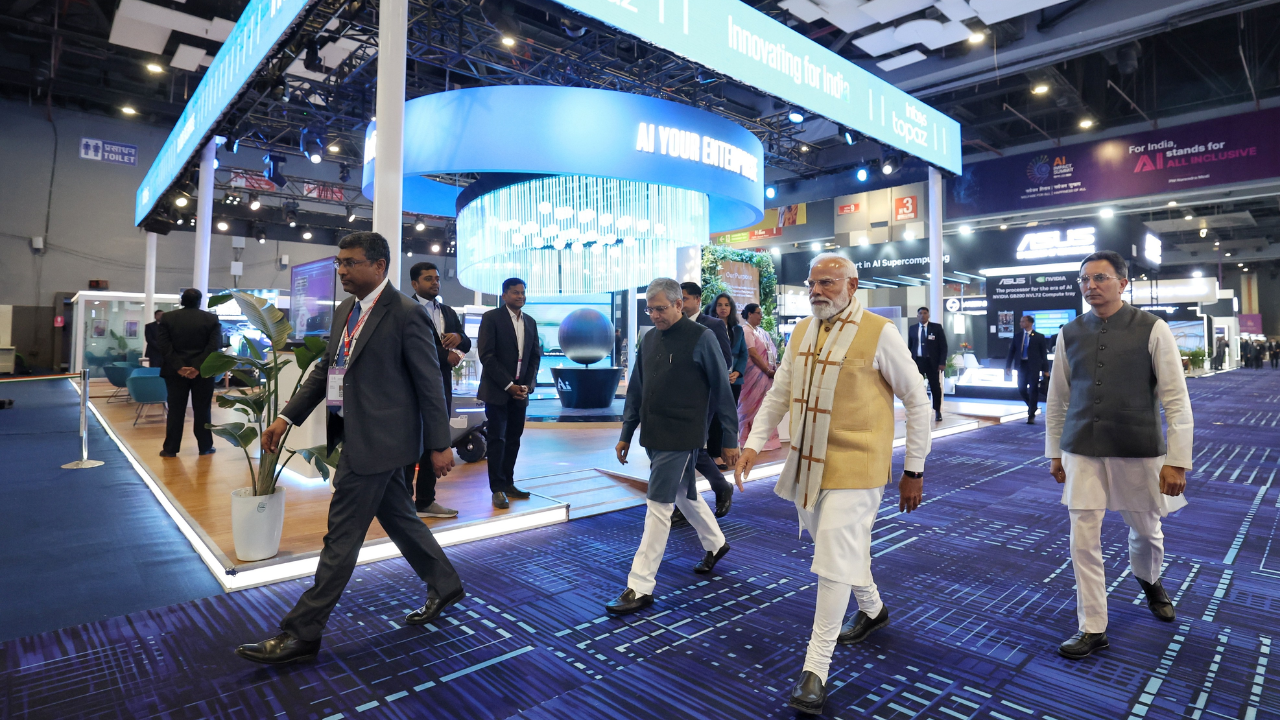 Global South में पहली बार: दिल्ली में सजा AI का सबसे बड़ा बाजार, 600 ...